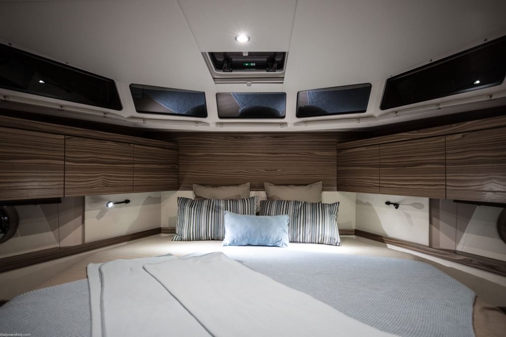 GREENLINE 48 FLY – Greenline Yachts